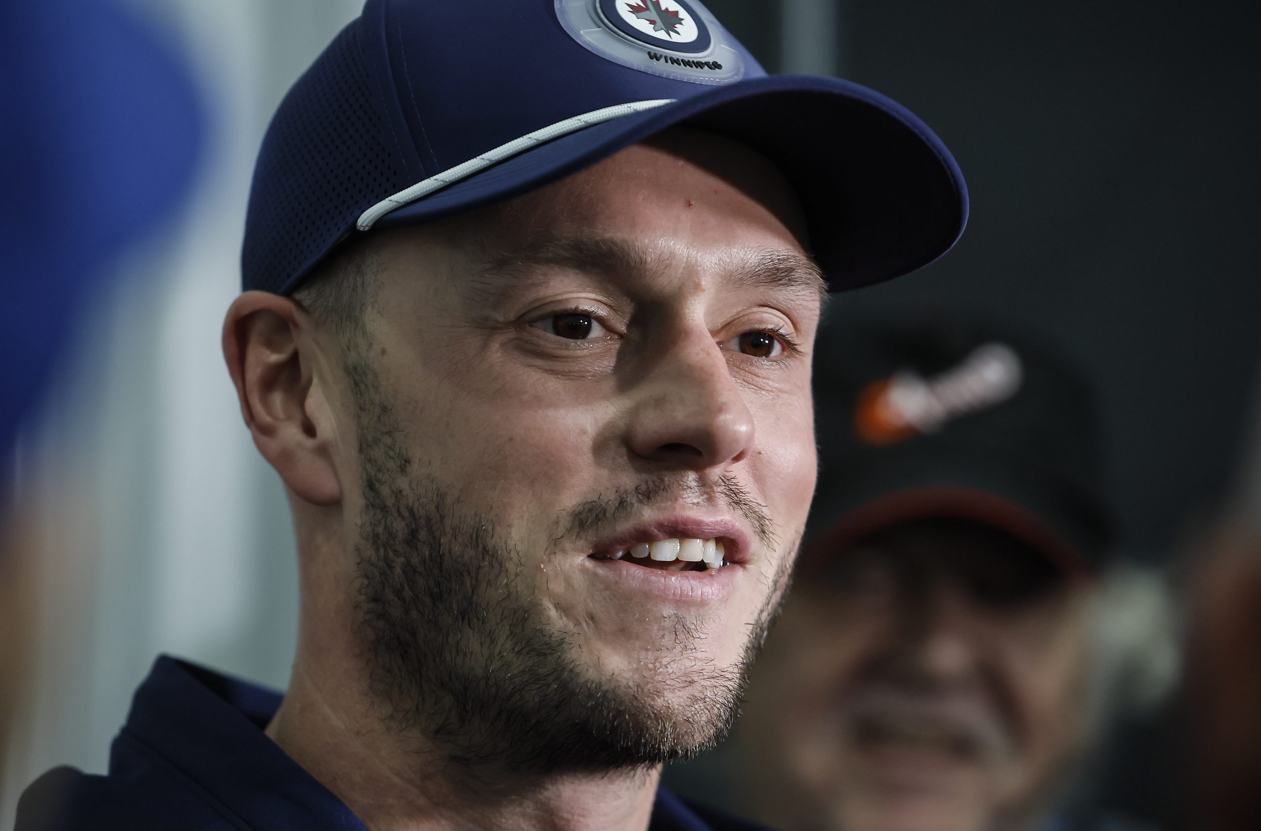 Jonathan Toews suits up for Jets' season-opener, debut with hometown team