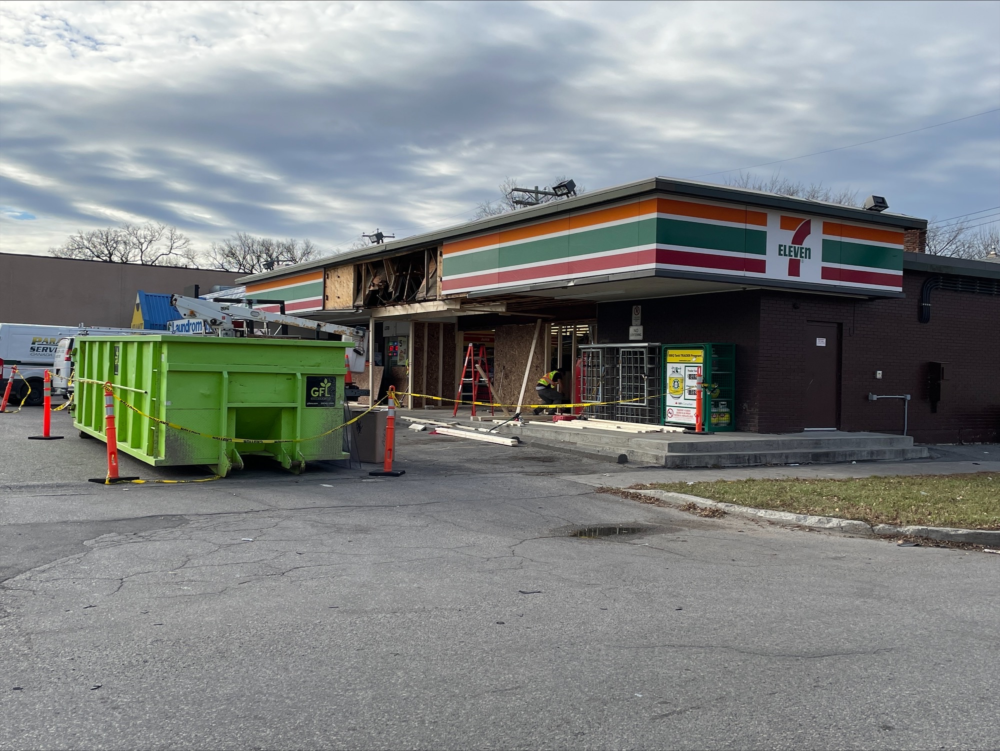 Front-end loader intentionally crashed 7-Eleven: WPS - CityNews Winnipeg