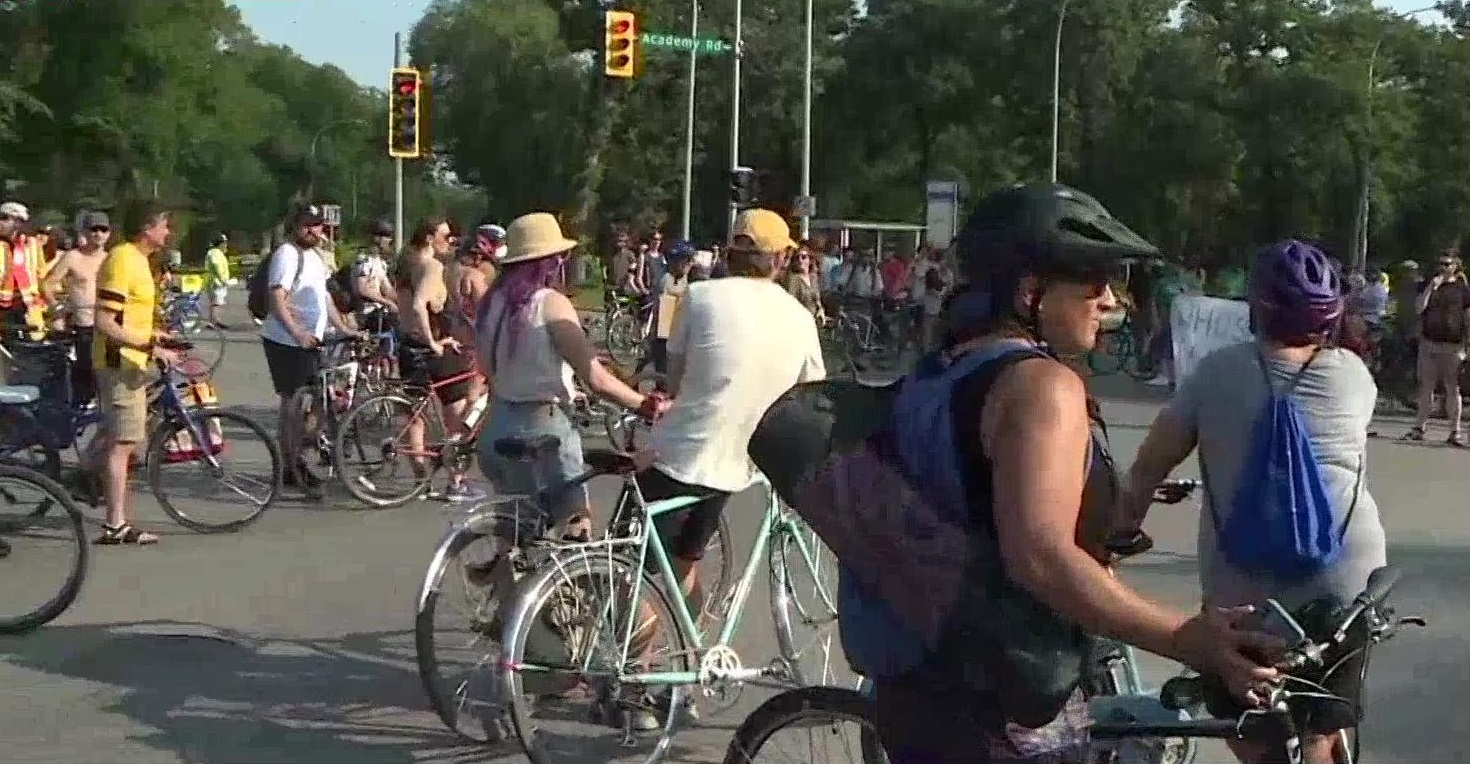 Winnipeg cyclists call for better road safety after teen hit in Old ...