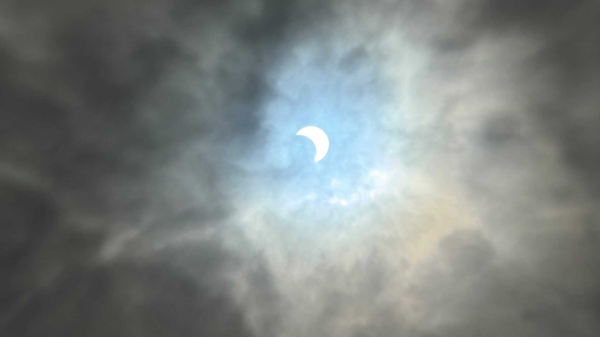Winnipeggers get the chance to view the very rare partial solar eclipse ...