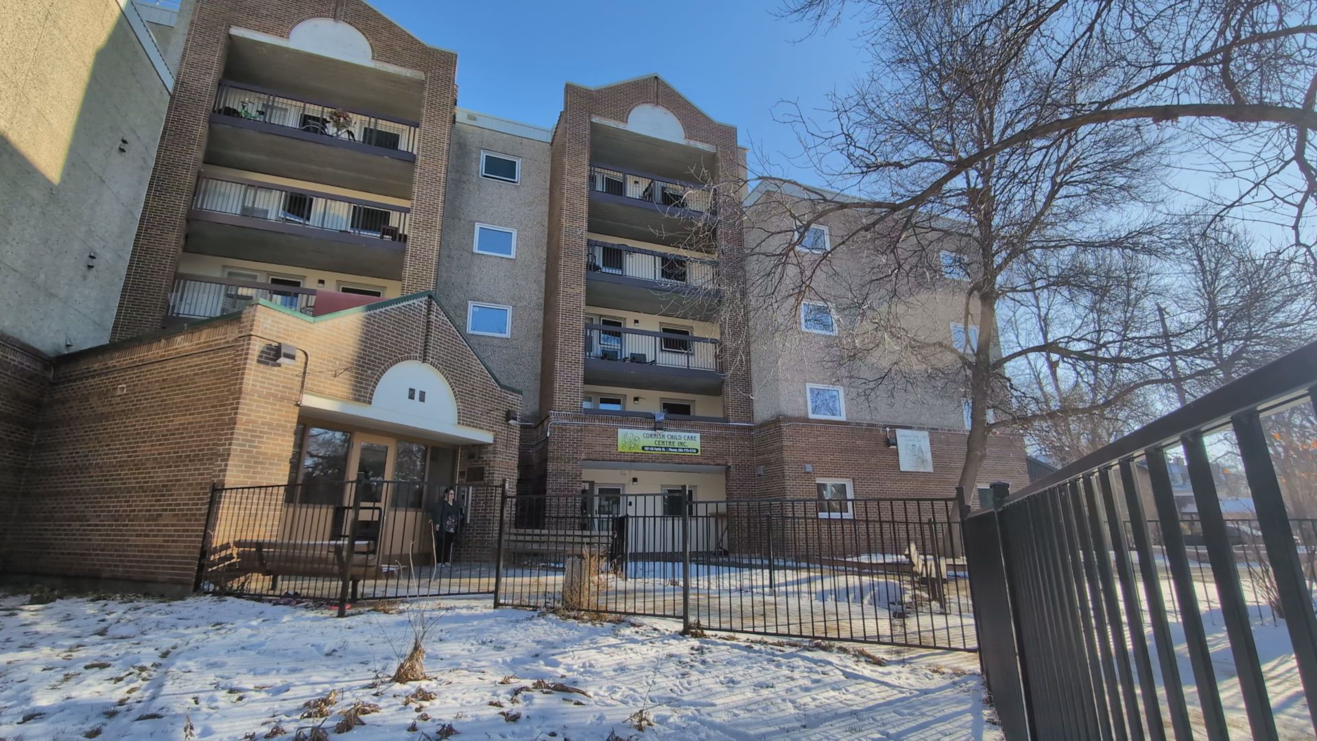 Man fatally shot by officers during hostage situation: Winnipeg police