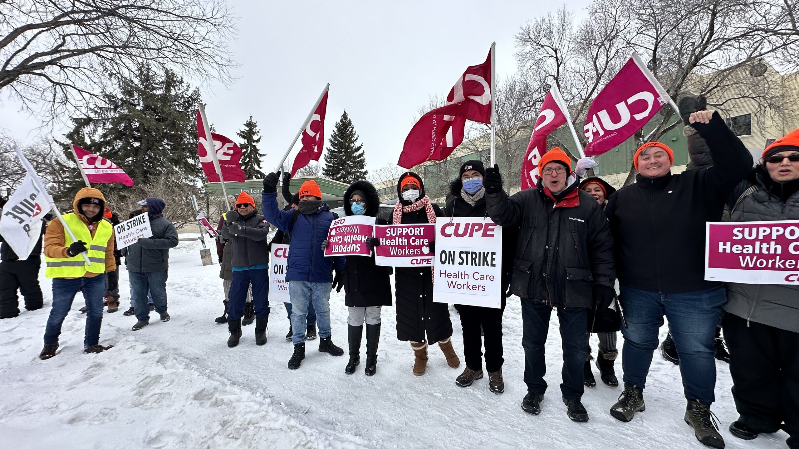 Strike for workers at Ten Ten Sinclair continues for second day ...