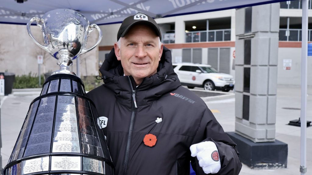 Grey Cup festivities start in Winnipeg, fans line up to see the cup
