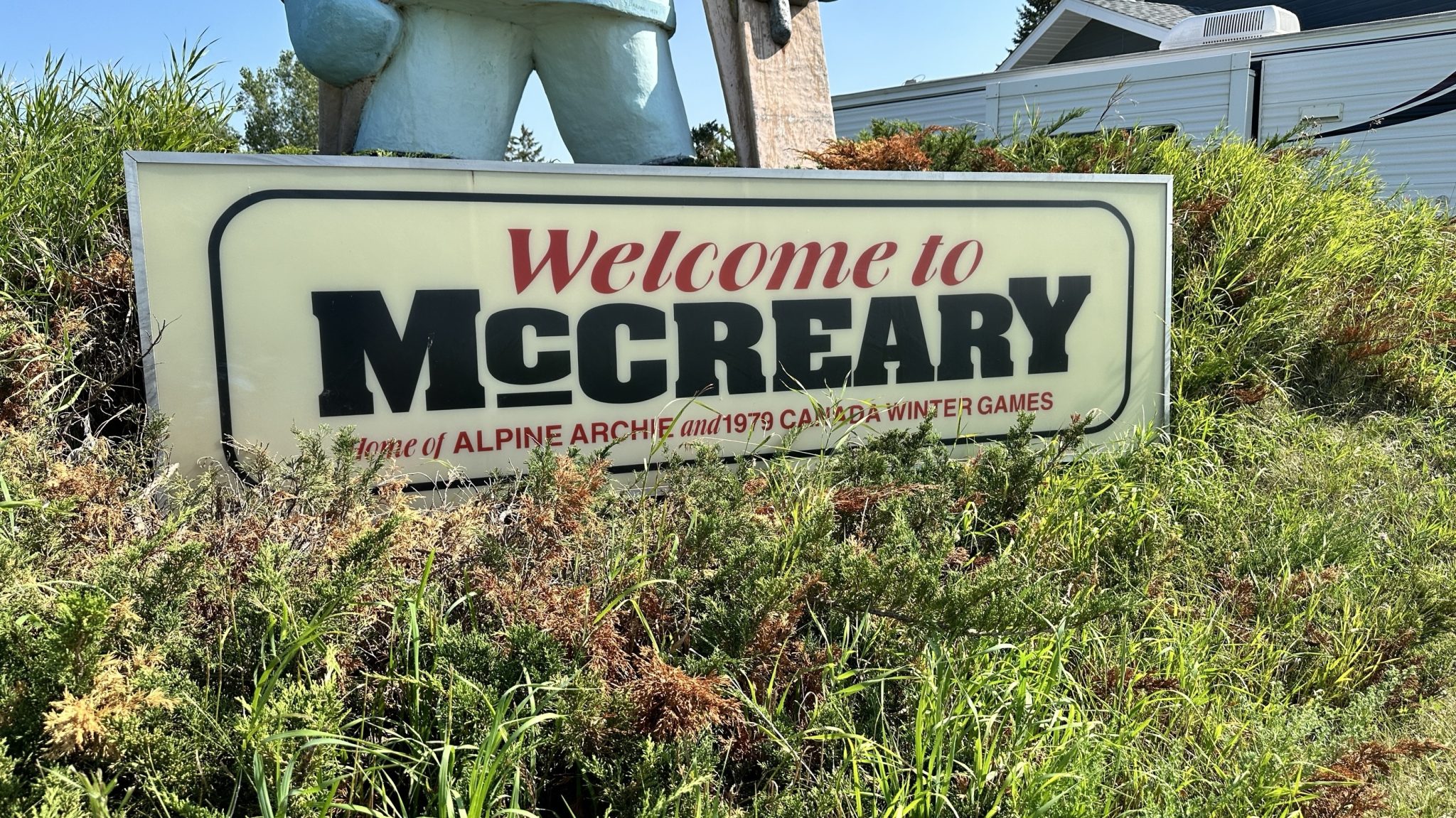 4 dead in triple homicide in McCreary, Manitoba