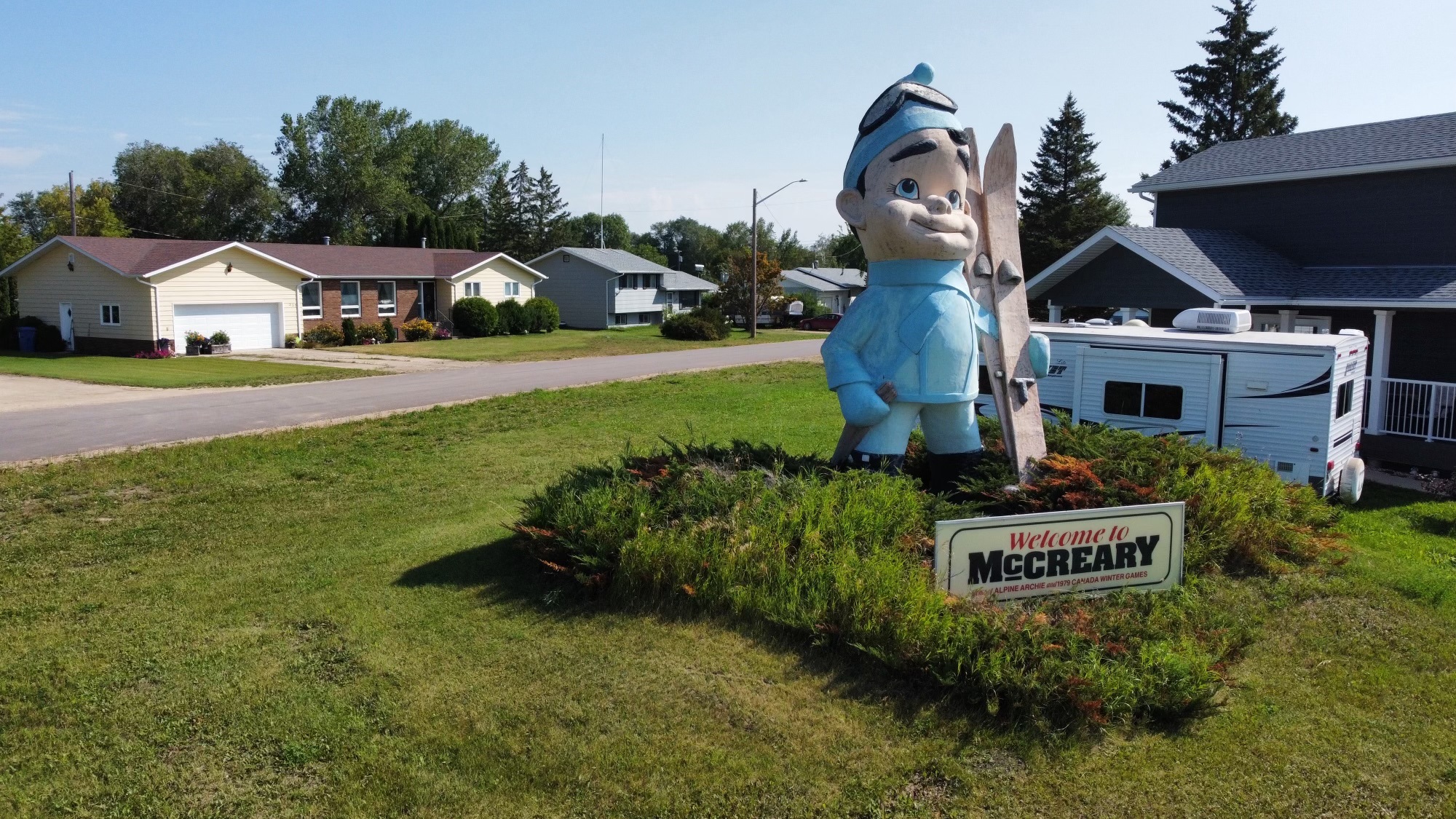 4 dead in triple homicide in McCreary, Manitoba