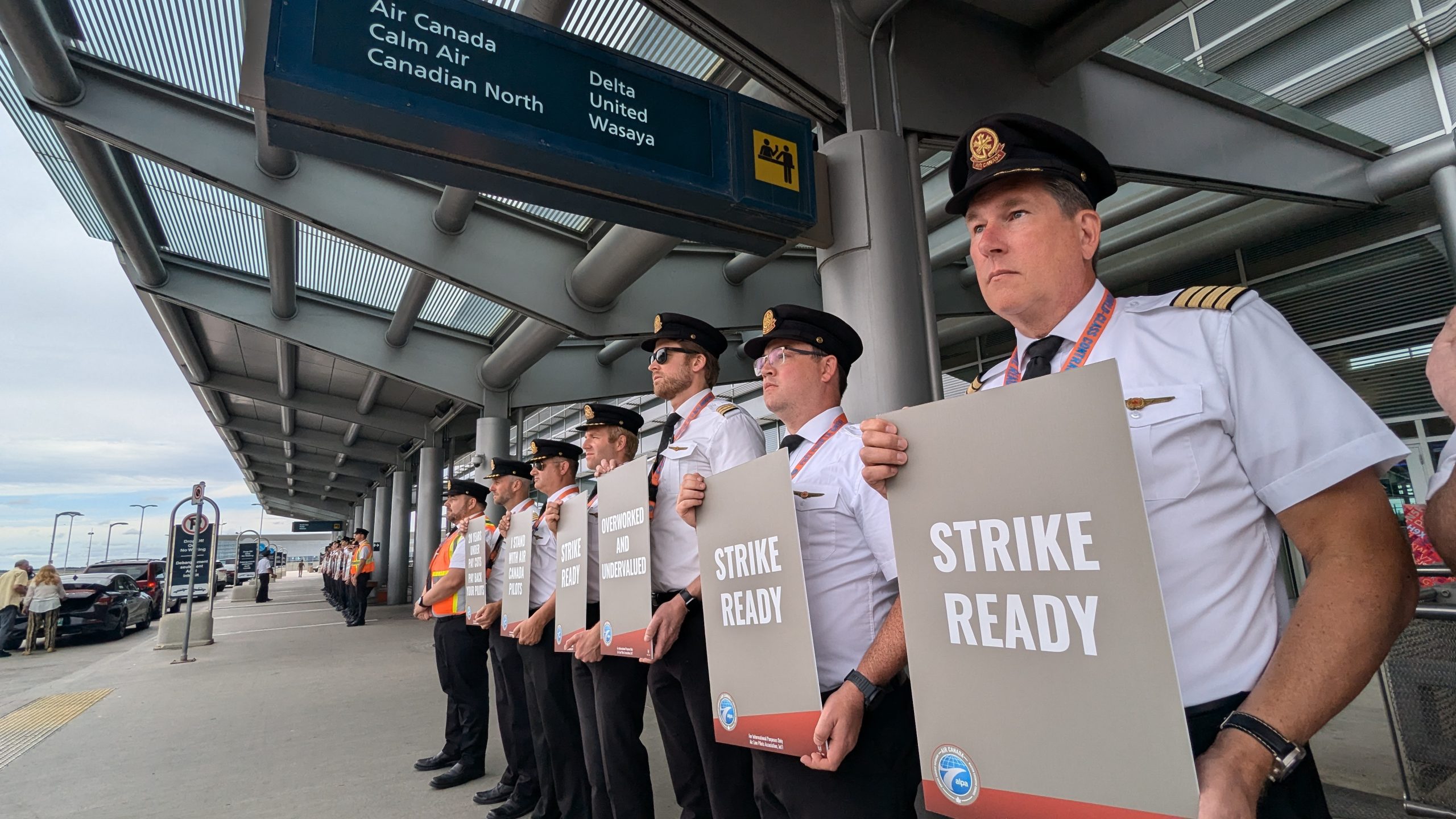 Air Canada Pilots hold a demonstration in Winnipeg - CityNews Winnipeg