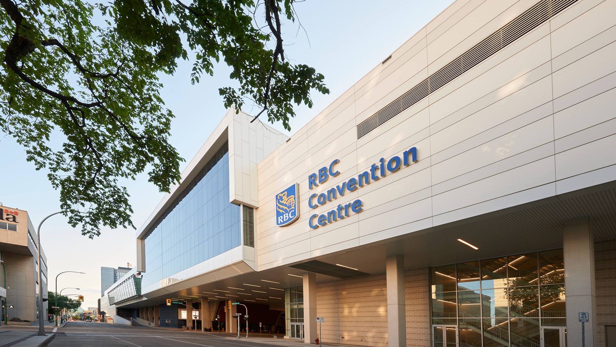 Winnipeg preps convention centre with cots for renewed round of ...
