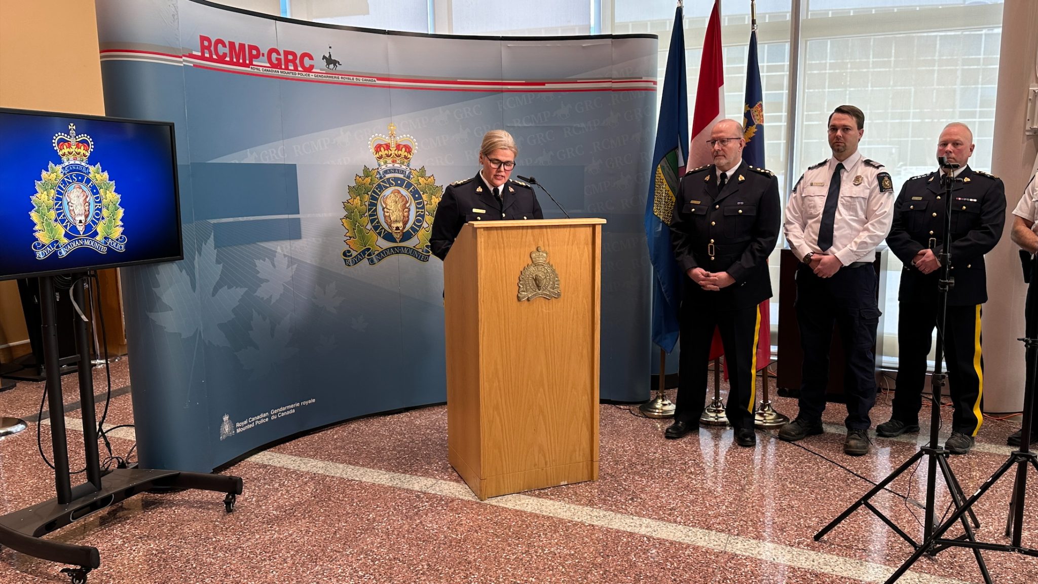 RCMP plane with thermal imaging stops 6 people crossing U.S. border into Manitoba