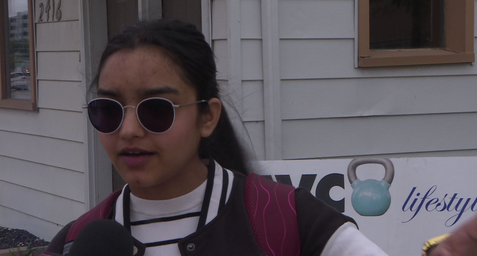 ‘Really unsafe’: Potential collapse of building forces pedestrians into ...