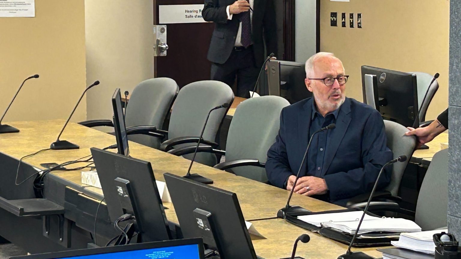 Winnipeg police HQ inquiry: Former mayor Sam Katz questioned about ...