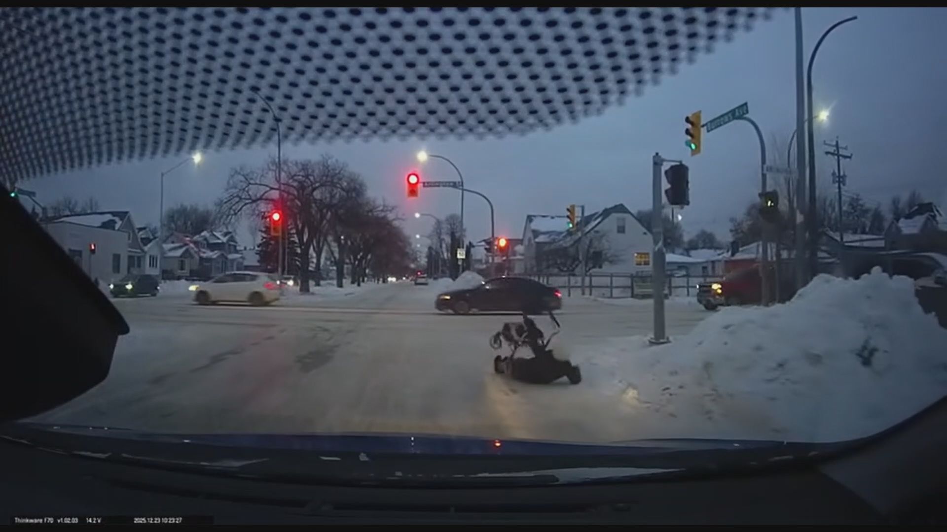 Winnipegger calling on City after witnessing senior fall on poorly ...