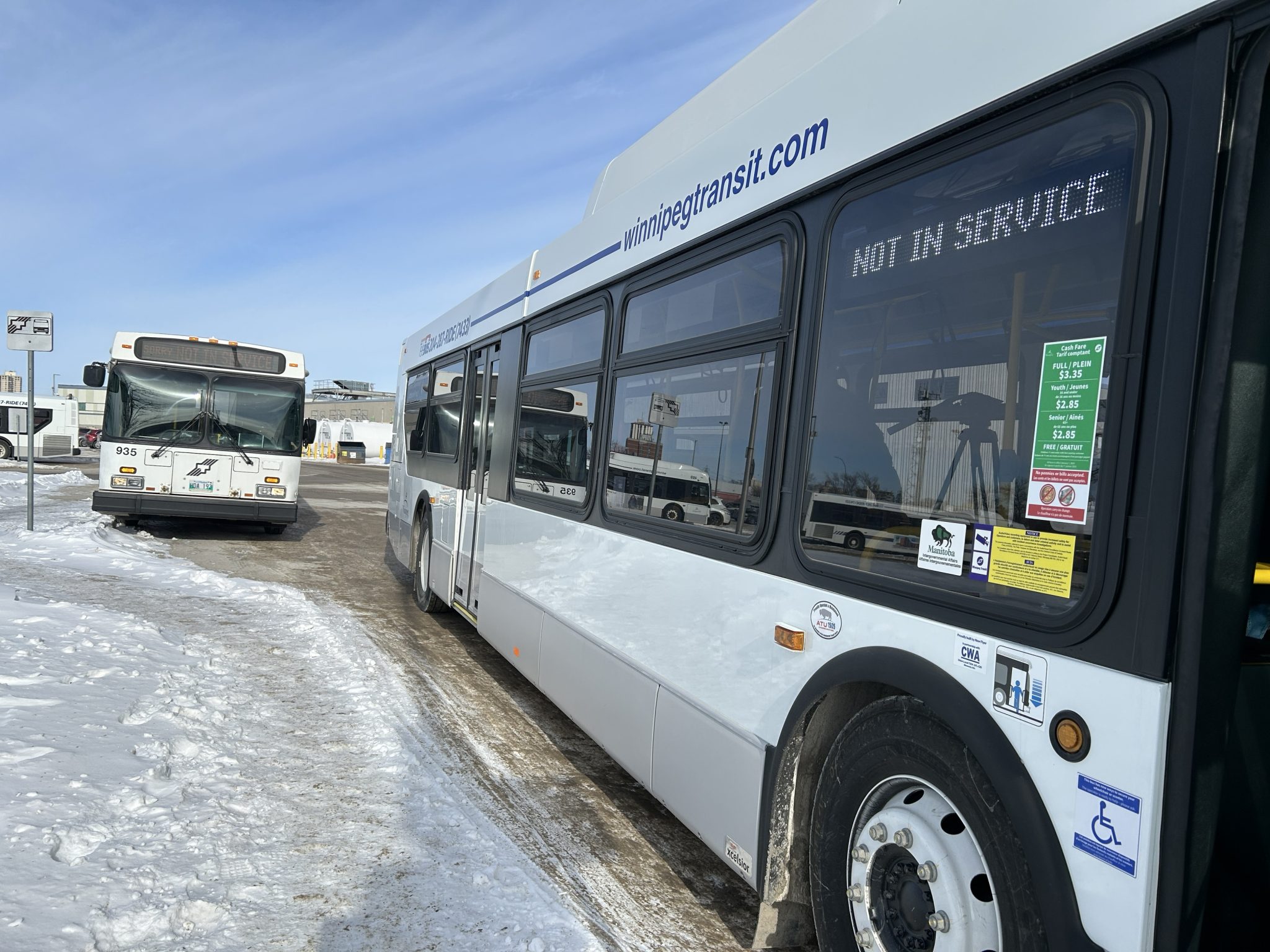Winnipeg businesses say proposed bus stop could hurt holiday foot traffic