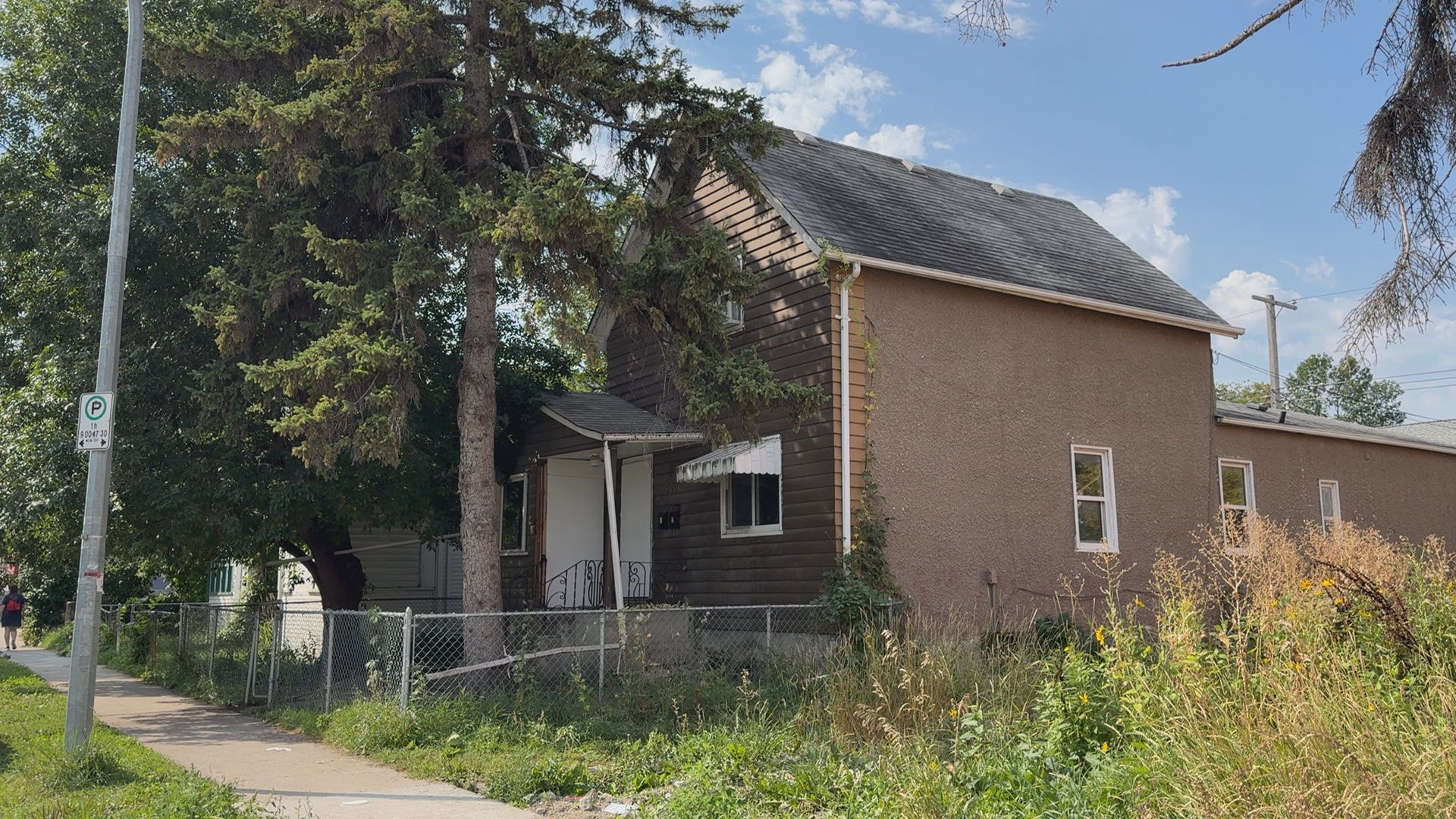 Winnipeg house fire: resident in critical condition