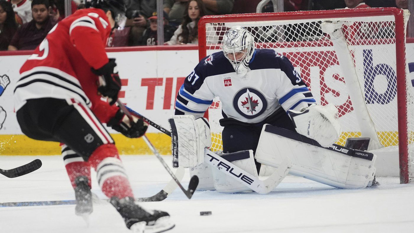 Jets clinch Central Division title with shootout win over Blackhawks