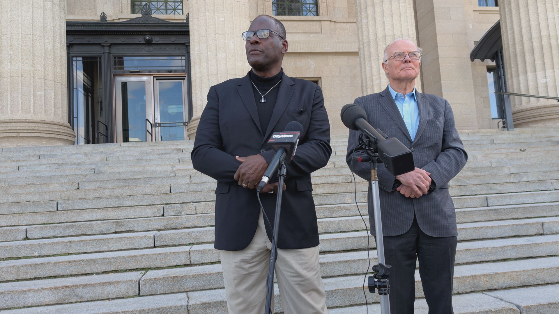 Former Winnipeg Blue Bomber Willard Reaves running for Manitoba Liberal ...