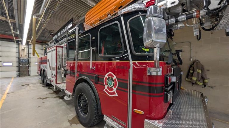 Winnipeg firefighters respond to fire in 2-storey rooming house