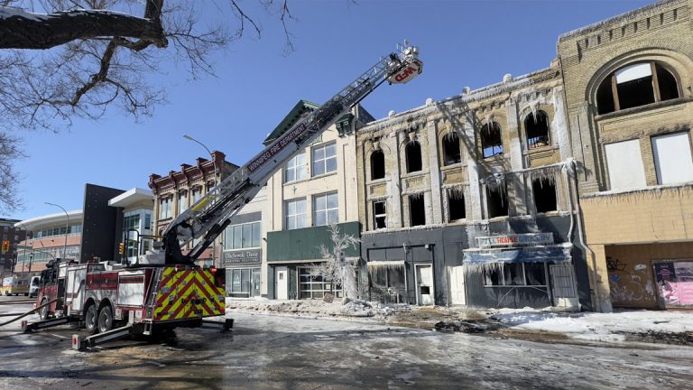 Fire completely destroys building in downtown Winnipeg