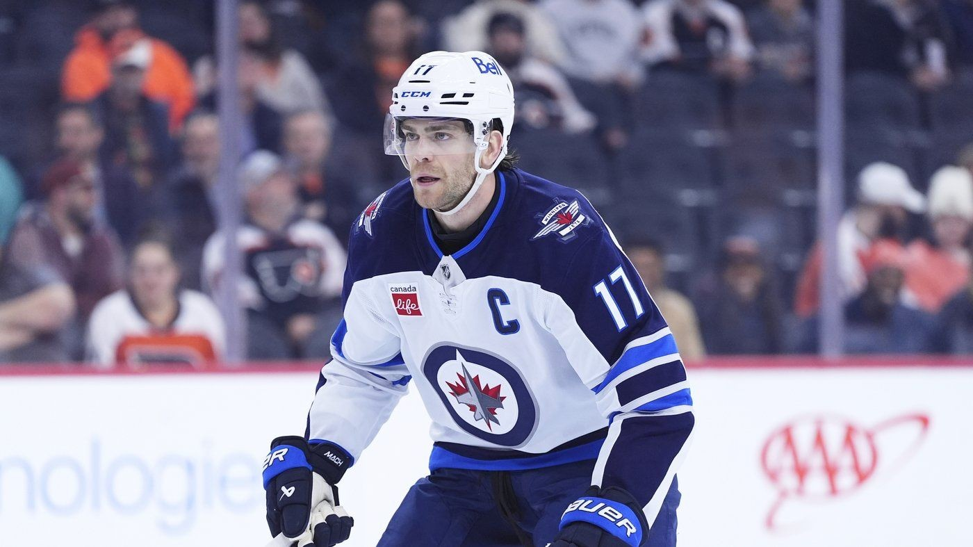 Jets sign captain Adam Lowry to five-year, US$25M contract extension
